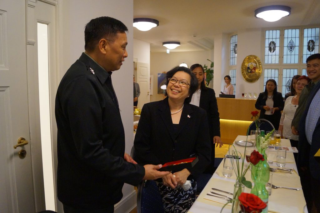Philippine Embassy Briefs Class 61 of the Armed Forces of the ...